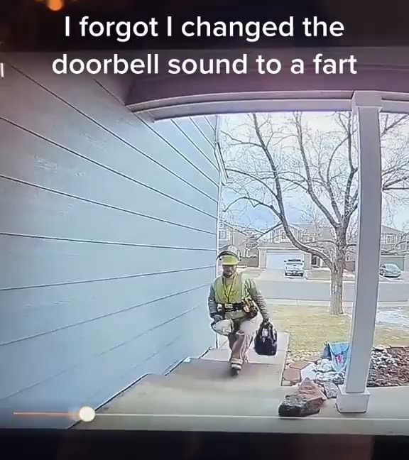 I forgot I changed the doorbell sound to a fart - iFunny
