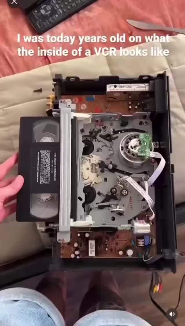 I was today years old on what the inside of a VCR looks like - iFunny