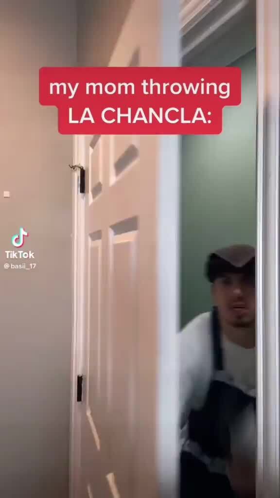 My mom throwing LA CHANCLA: - iFunny
