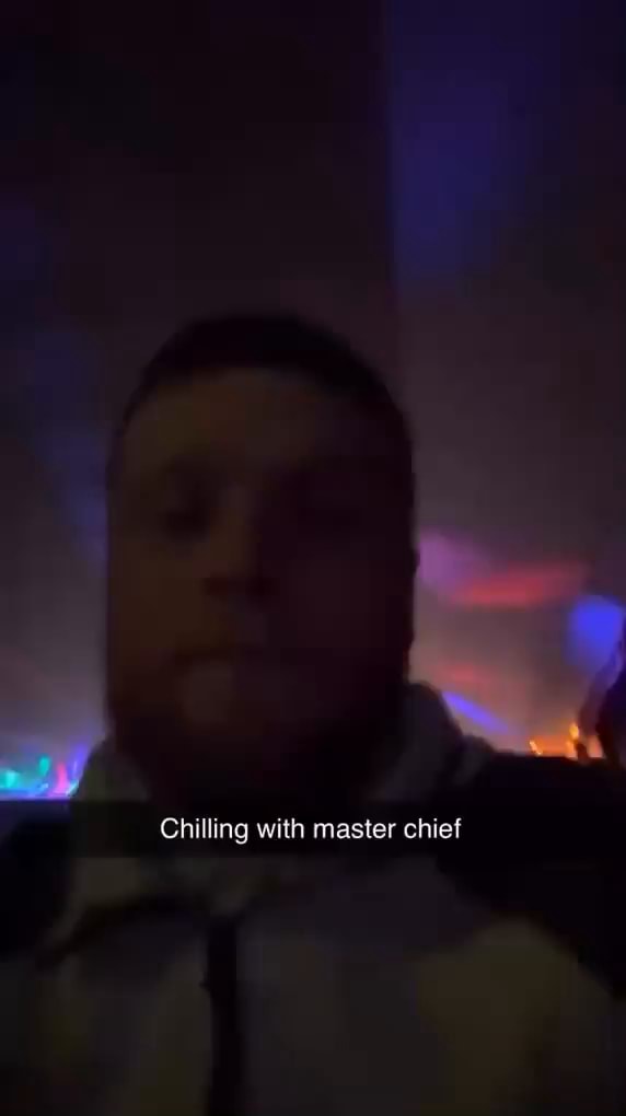 Chilling with master chief - iFunny
