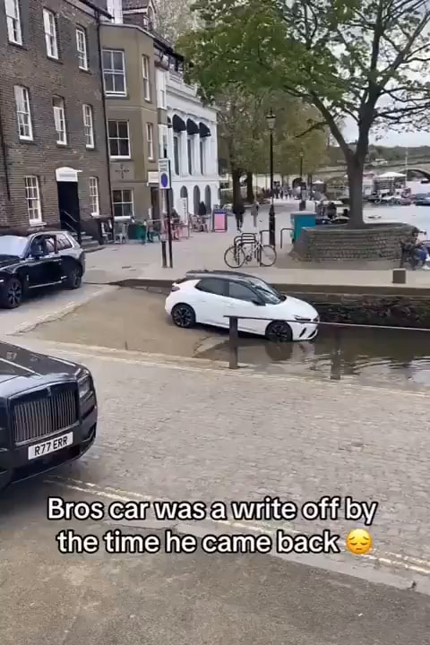 Bros car was a write off by the time he came back - iFunny