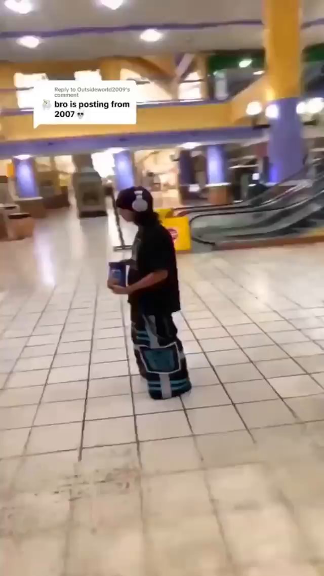 Bro is posting from 2007 - iFunny