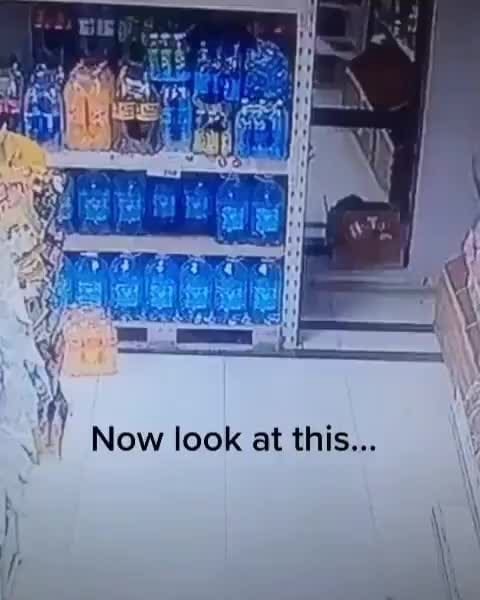 Now look at this... - iFunny